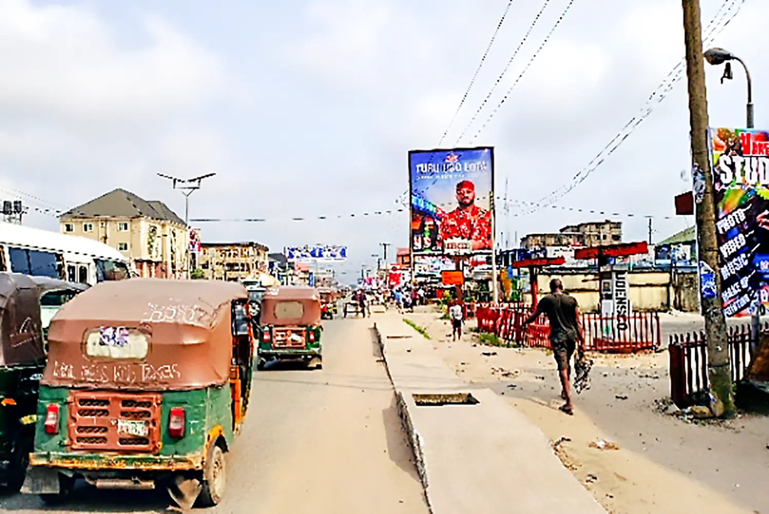 Portrait - Along Aba/Owerri Road By Alba Fuelling Station Aba, Abia | Billboard Arena